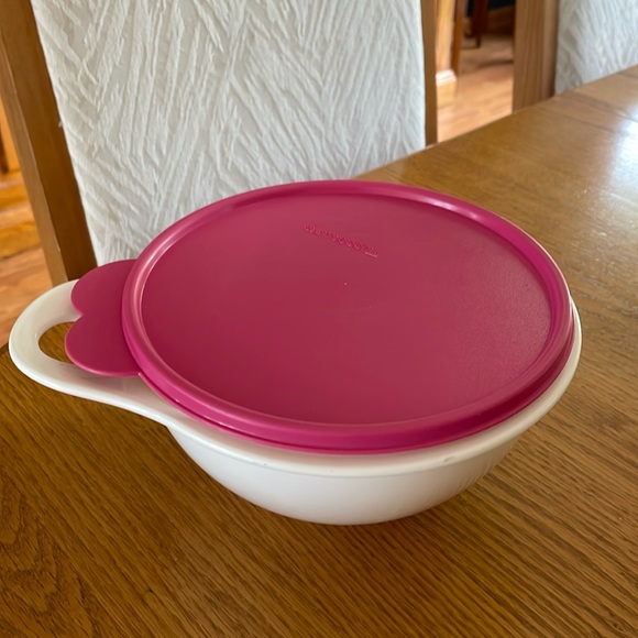 Tupperware | Kitchen | 6 Cup Pink White Tupperware Excellent Condition ...
